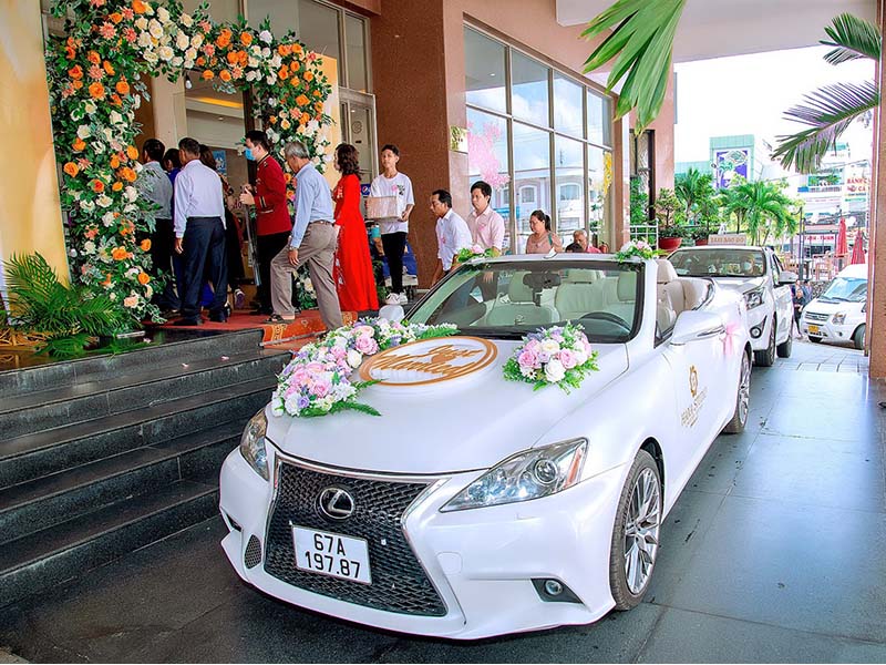 Tất tần tật về dịch vụ thuê xe cưới VIP tại Duyên Car - Duyên Car